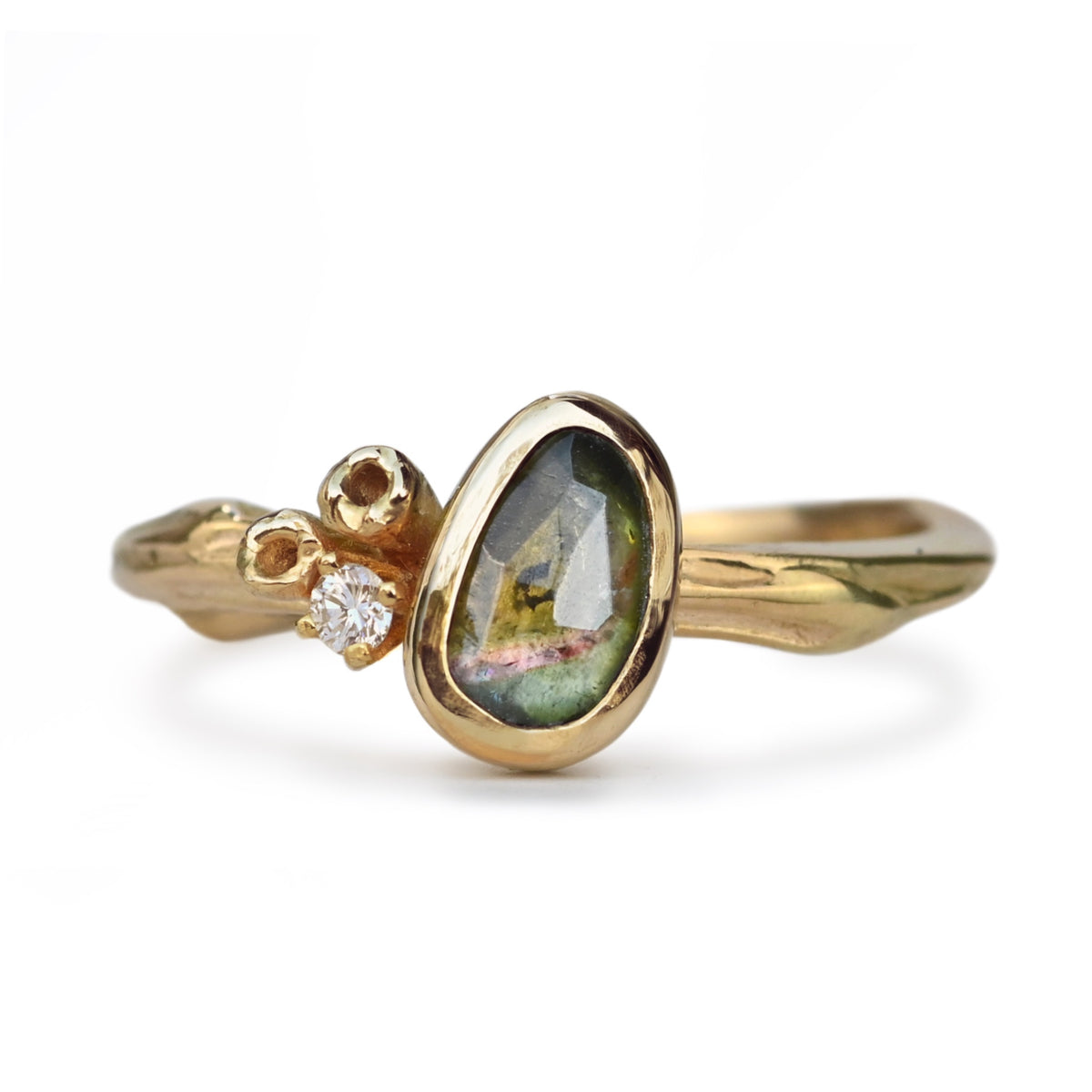 Gouden Blossom ring met groen-roze toermalijn en diamant – Amé Fine Jewelry